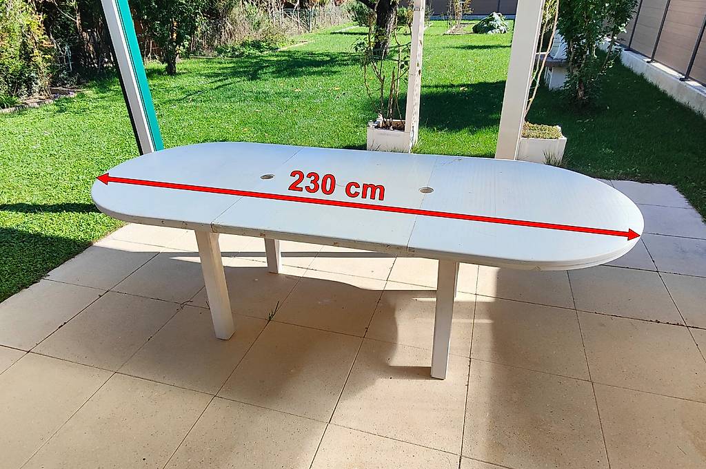 Table de jardin ovale en résine blanche avec rallonge centra Canton Genève - anibis.ch