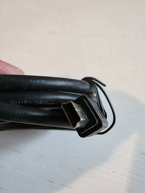 2 câbles: 1 USB-A à USB mini-B+prise jack 3,5mm + 1USBmini-B Canton ...