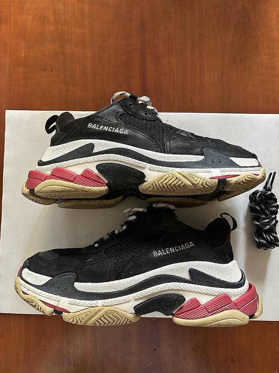 Basket Balenciaga triple S noires Canton Genève - anibis.ch