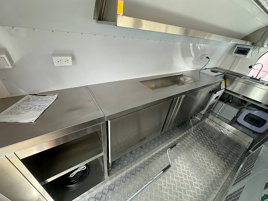 Remorque food truck imbisswagen foodtrailer 4.0M im Kanton Basel-Stadt ...