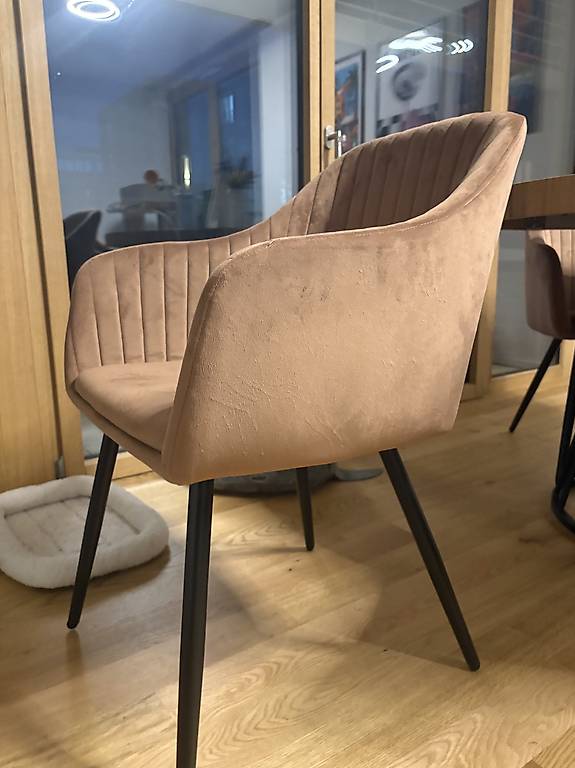 Table à manger et chaises Canton Vaud - anibis.ch