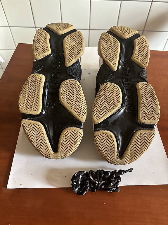 Basket Balenciaga triple S noires Canton Genève - anibis.ch