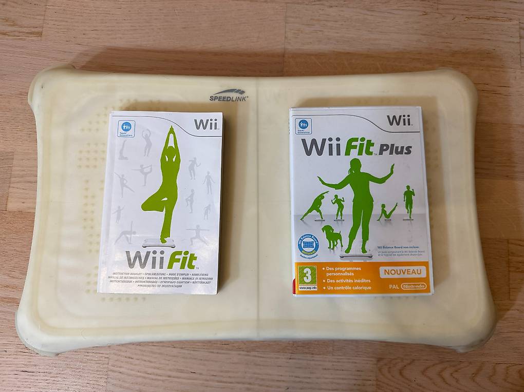 Wii console, 9 jeux, balance board, 2 micro et 4 manettes im Kanton ...