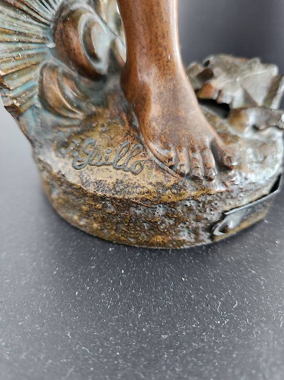 Statue intitulée Les Raisins par Caussé Cadet J.Guillot Canton Vaud ...