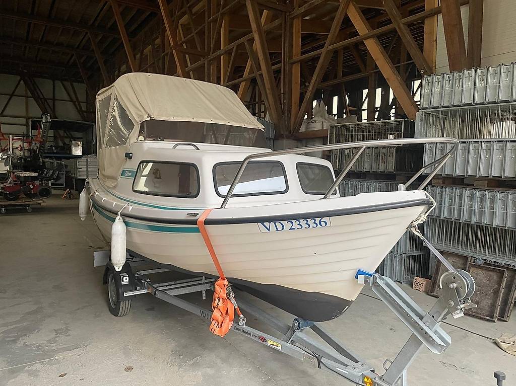 Bateau à moteur 8 cv Lehmann Swiss Pilotina im Kanton Freiburg - anibis.ch