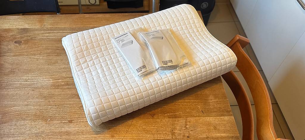 Oreiller ergonomique Ikea Rosenskärm et deux taies Canton Vaud - anibis.ch