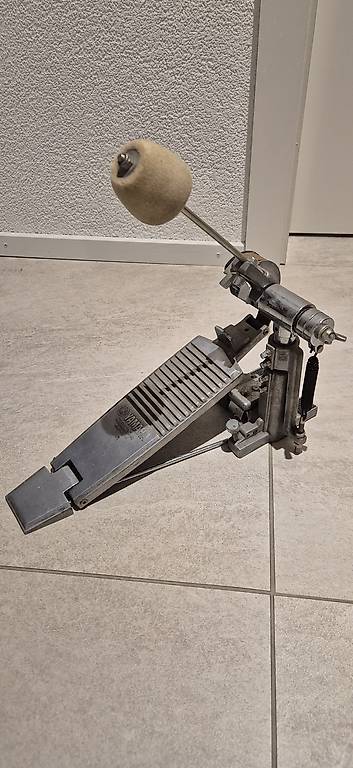 A vendre pédale grosse caisse yamaha Canton Vaud - anibis.ch