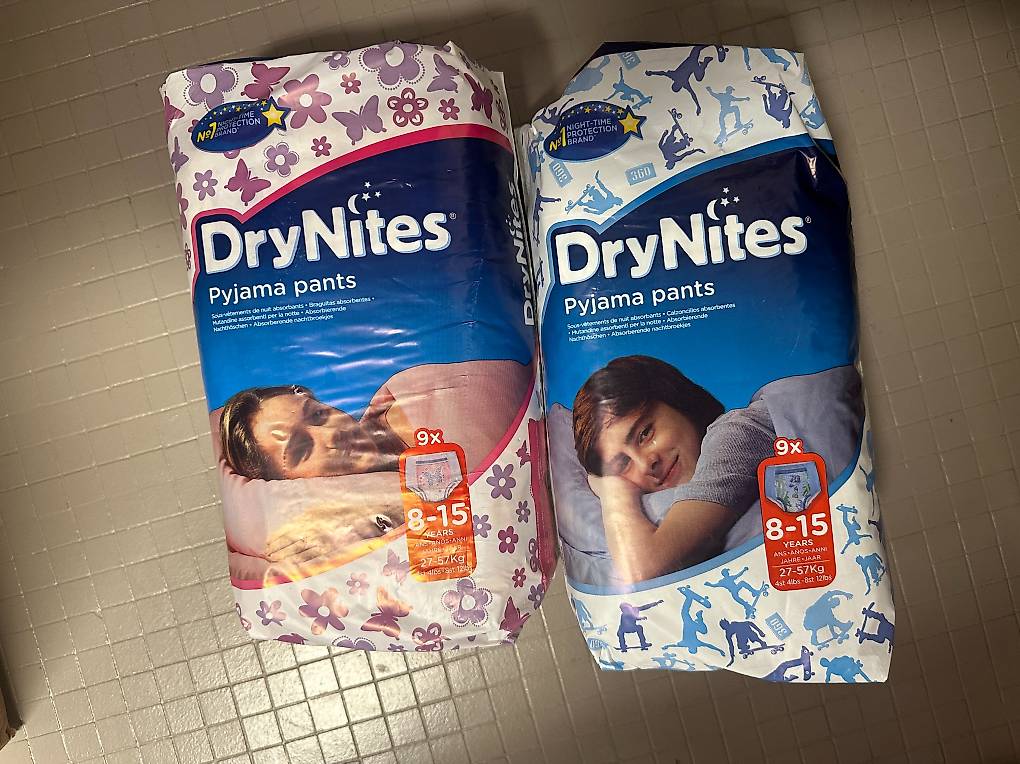 Couches DryNites 8-15 ans - taille 9 Canton Vaud - anibis.ch