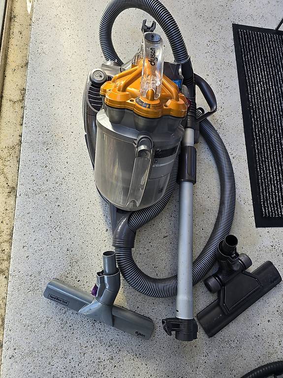 Dyson DC19 fonctionne parfaitement Canton Neuchâtel - anibis.ch