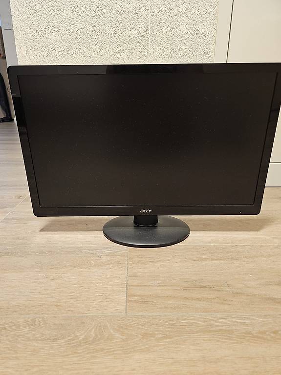 Ecran pc et une tour d'ordinateur Canton Genève - anibis.ch