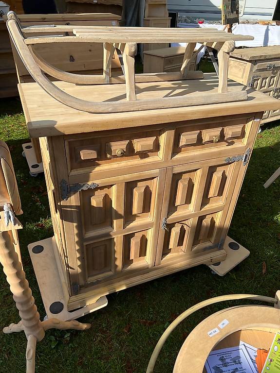 ART 954-A Meuble espagnol sablé Canton Fribourg - anibis.ch