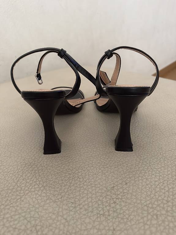Sandales femme à talons, taille 38-39, Neuves Canton Vaud - anibis.ch