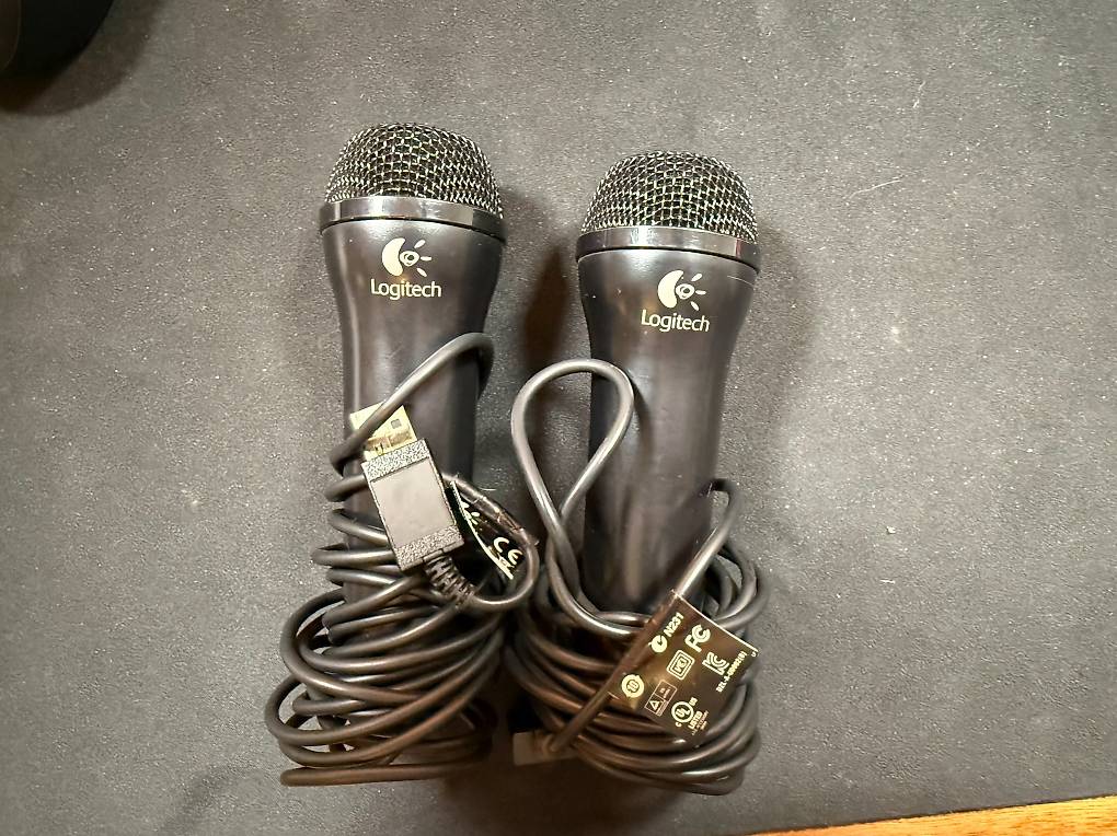 Wii console, 9 jeux, balance board, 2 micro et 4 manettes im Kanton ...