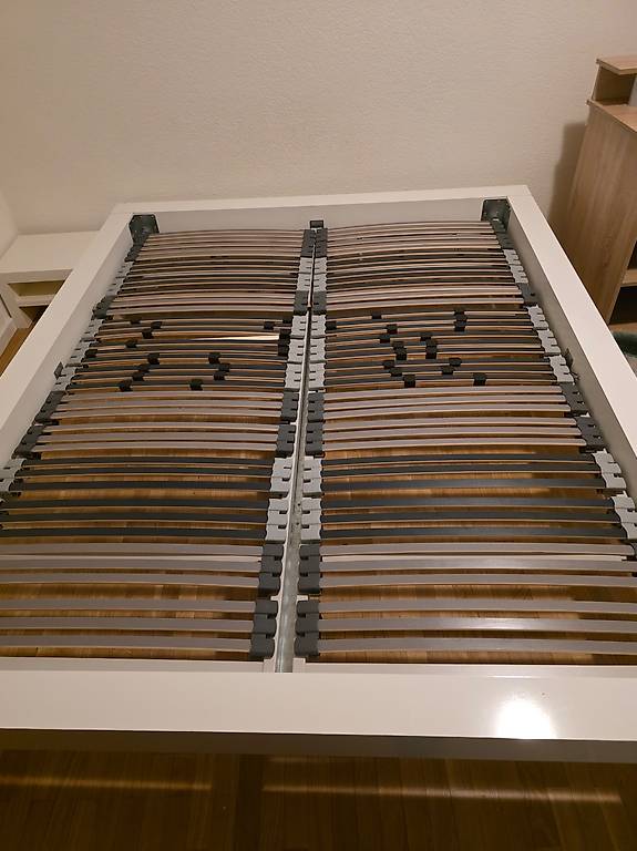 Bureau - lit double - meuble TV - table - commode Canton Vaud - anibis.ch