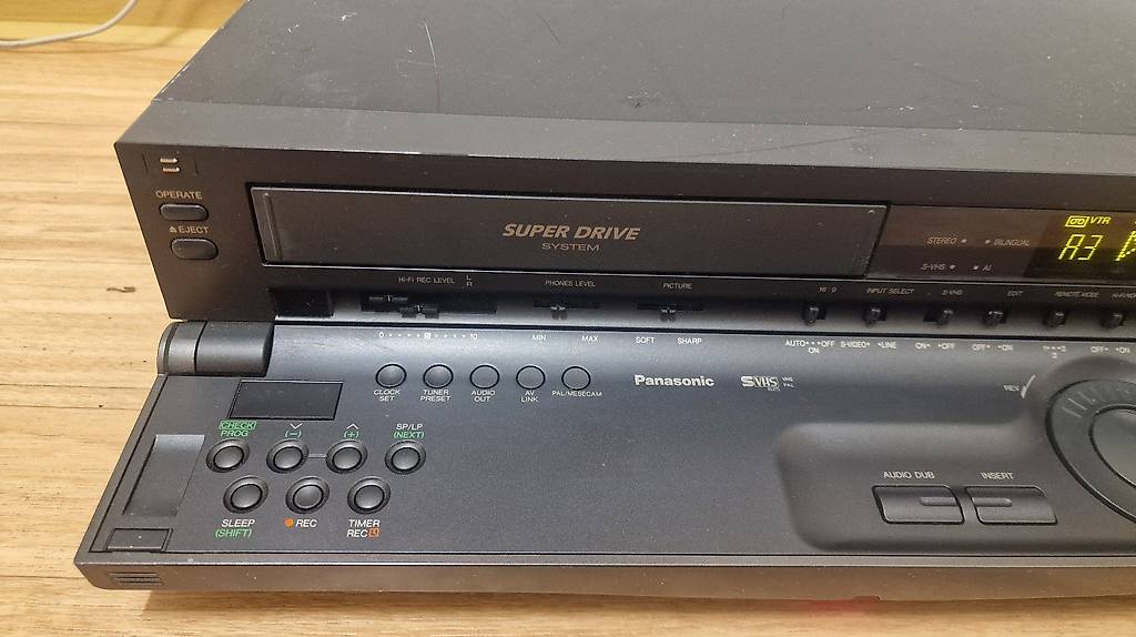 PANASONIC HIGH END S-VHS REKORDER REVIDIERT Canton Soleure - anibis.ch
