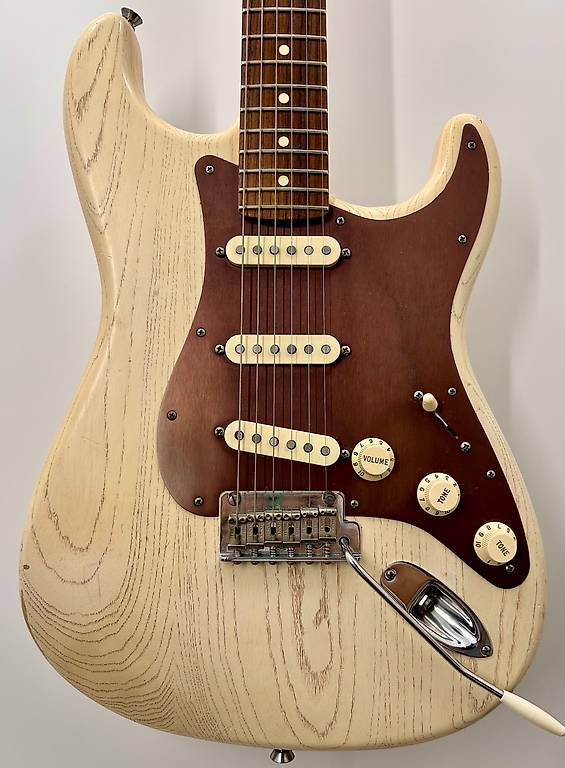 Fender stratocaster USA Limited Edition Rustic Ash rare Canton Vaud ...