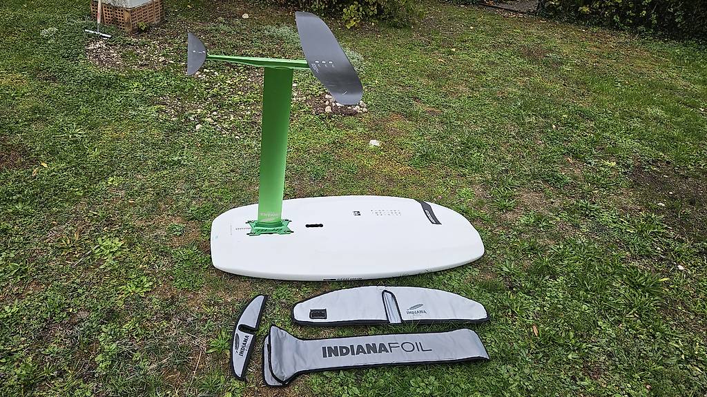 Wingfoil, foil Indiana et board Beluga 90 litres im Kanton Neuenburg ...