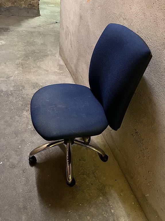 Chaise de bureau bleu Canton Neuchâtel - anibis.ch