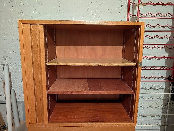 Armoire latéral en bois portes coulissantes Canton Neuchâtel - anibis.ch