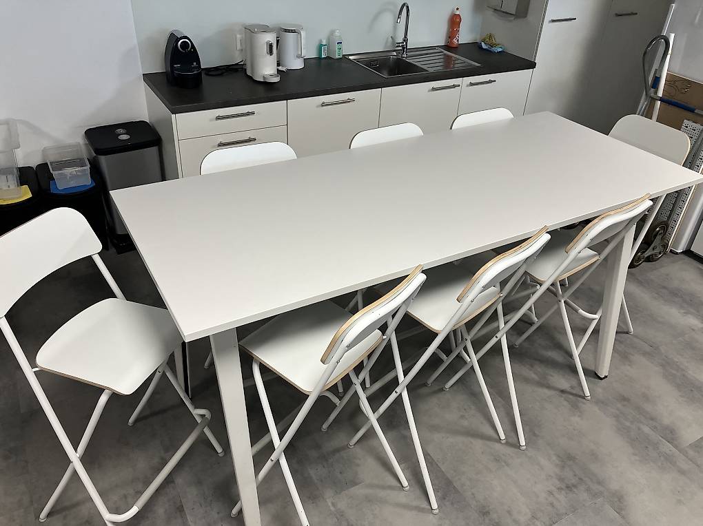 Table de bar blanche / table haute Canton Vaud - anibis.ch