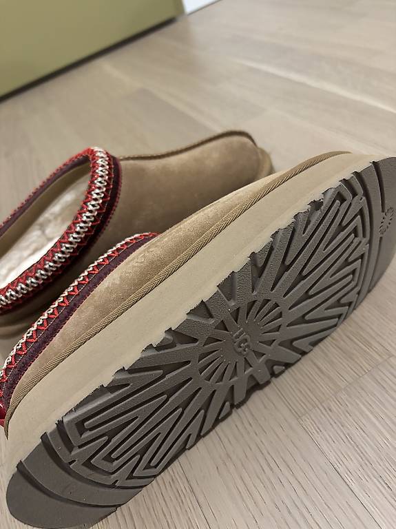 UGG Tazz Chestnut Canton Valais - anibis.ch