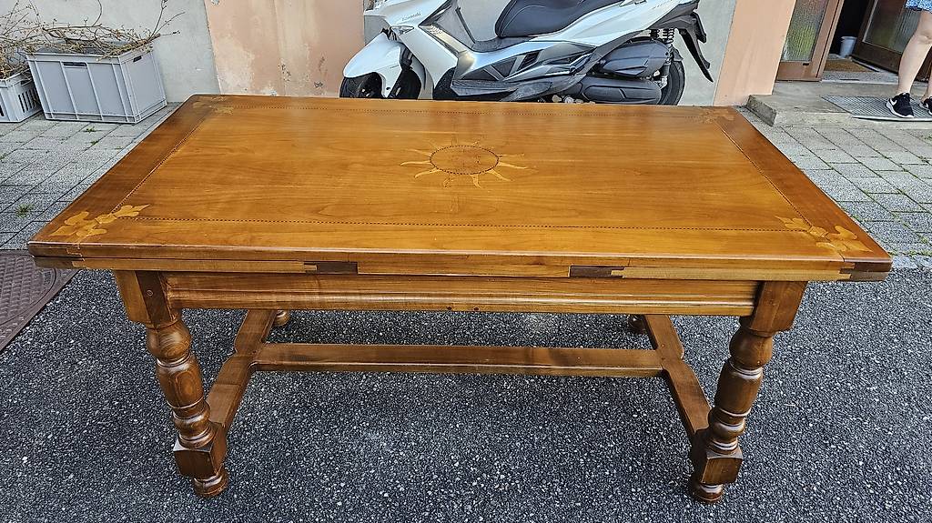 table fribourgeoise marqueter avec 2 rallonges ouverte 280cm Canton ...