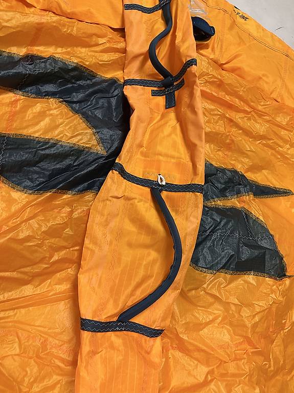 Aile wingfoil FOne Stike 4.2m2 (à réparer) Canton Vaud - anibis.ch