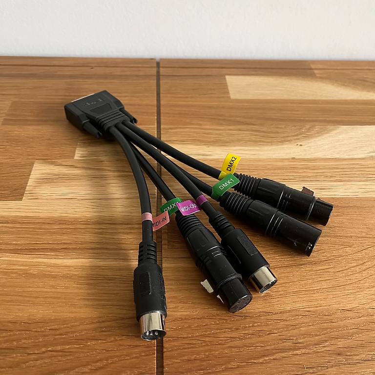 ENTTEC DB15 to 3 x DMX and 2 x MIDI Cable Canton Vaud - anibis.ch
