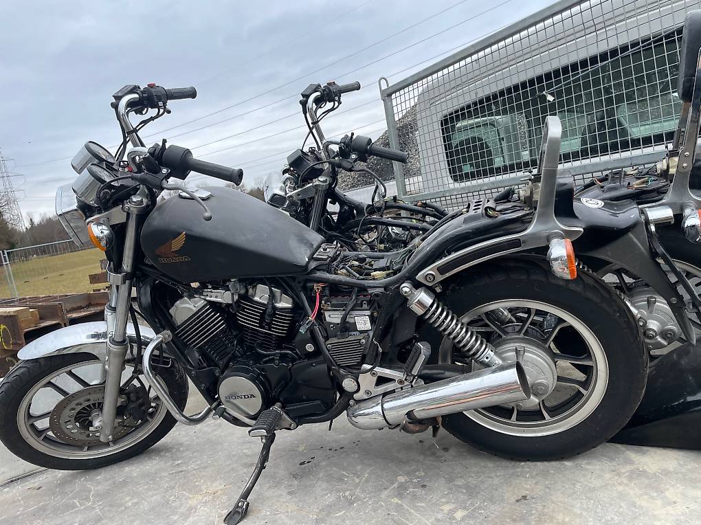 Honda VT 500 custom des pièces de rechange im Kanton Waadt - anibis.ch